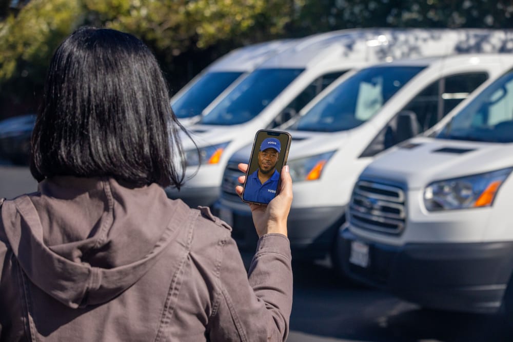 Yoshi Mobility debuts groundbreaking mobile EV charging technology